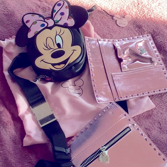 Disney | Bags | Disney Minnie Mouse Bum Bag Le Makeup Artist ...
